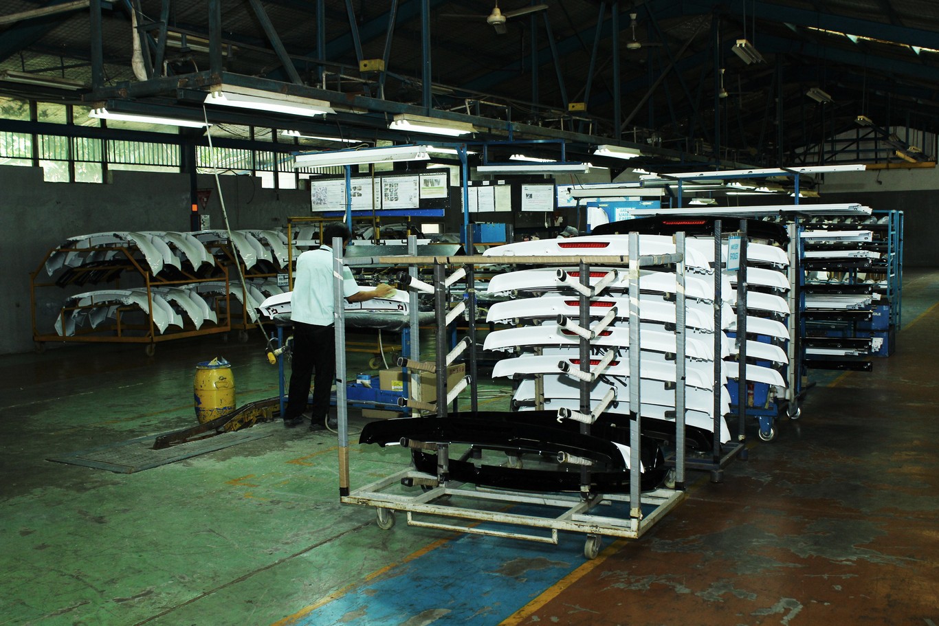 Services | Handal Indonesia Motor