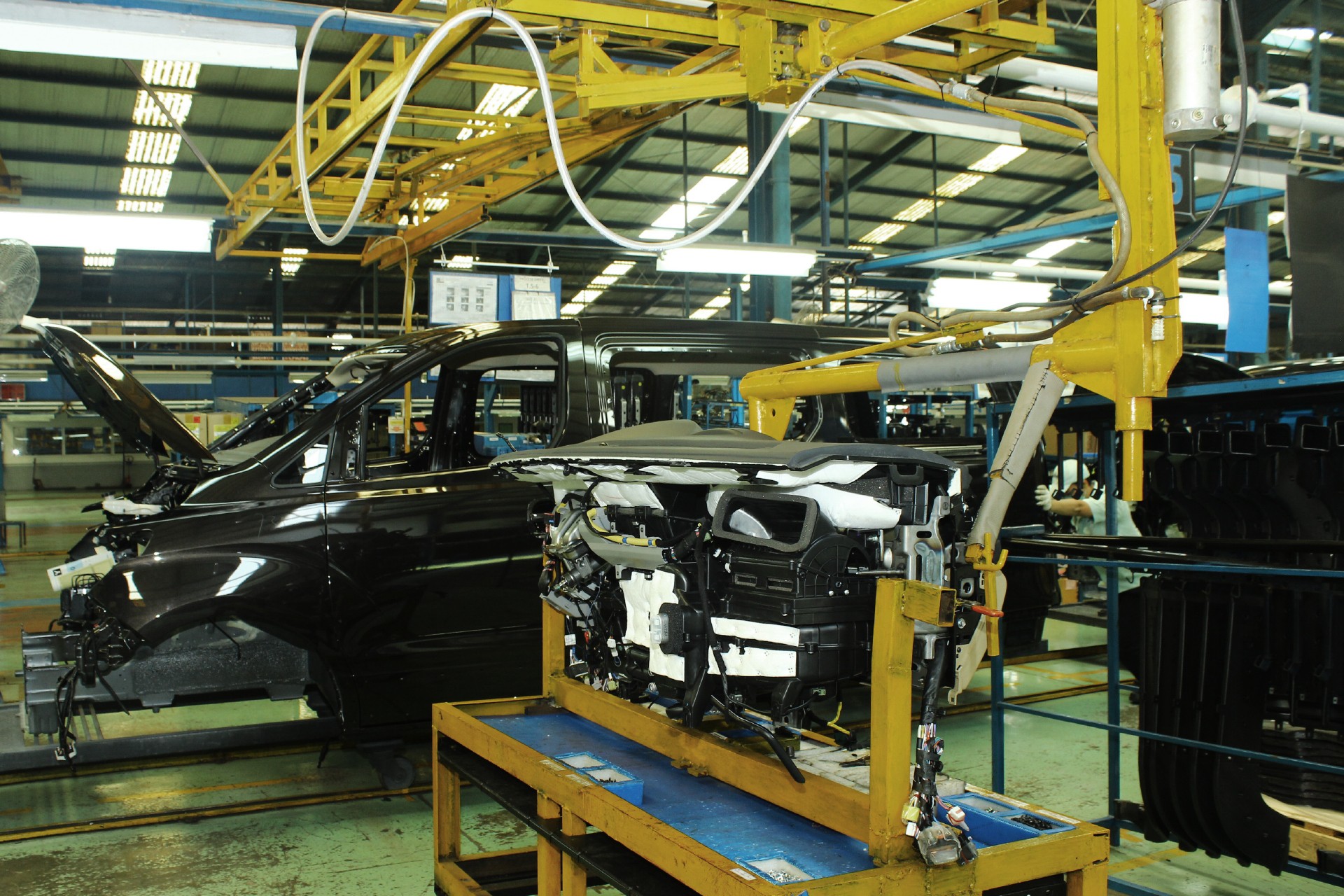 Services | Handal Indonesia Motor