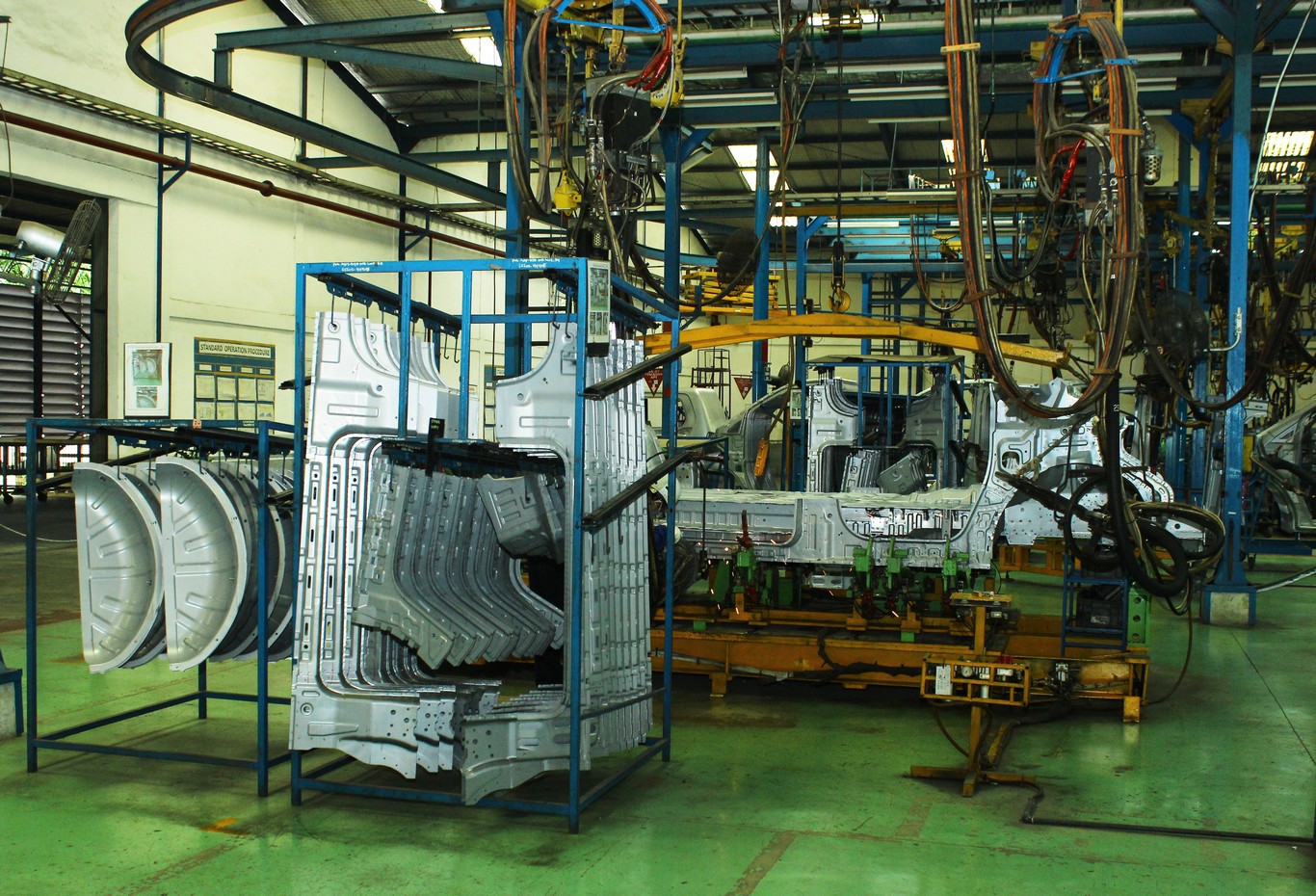 Services | Handal Indonesia Motor