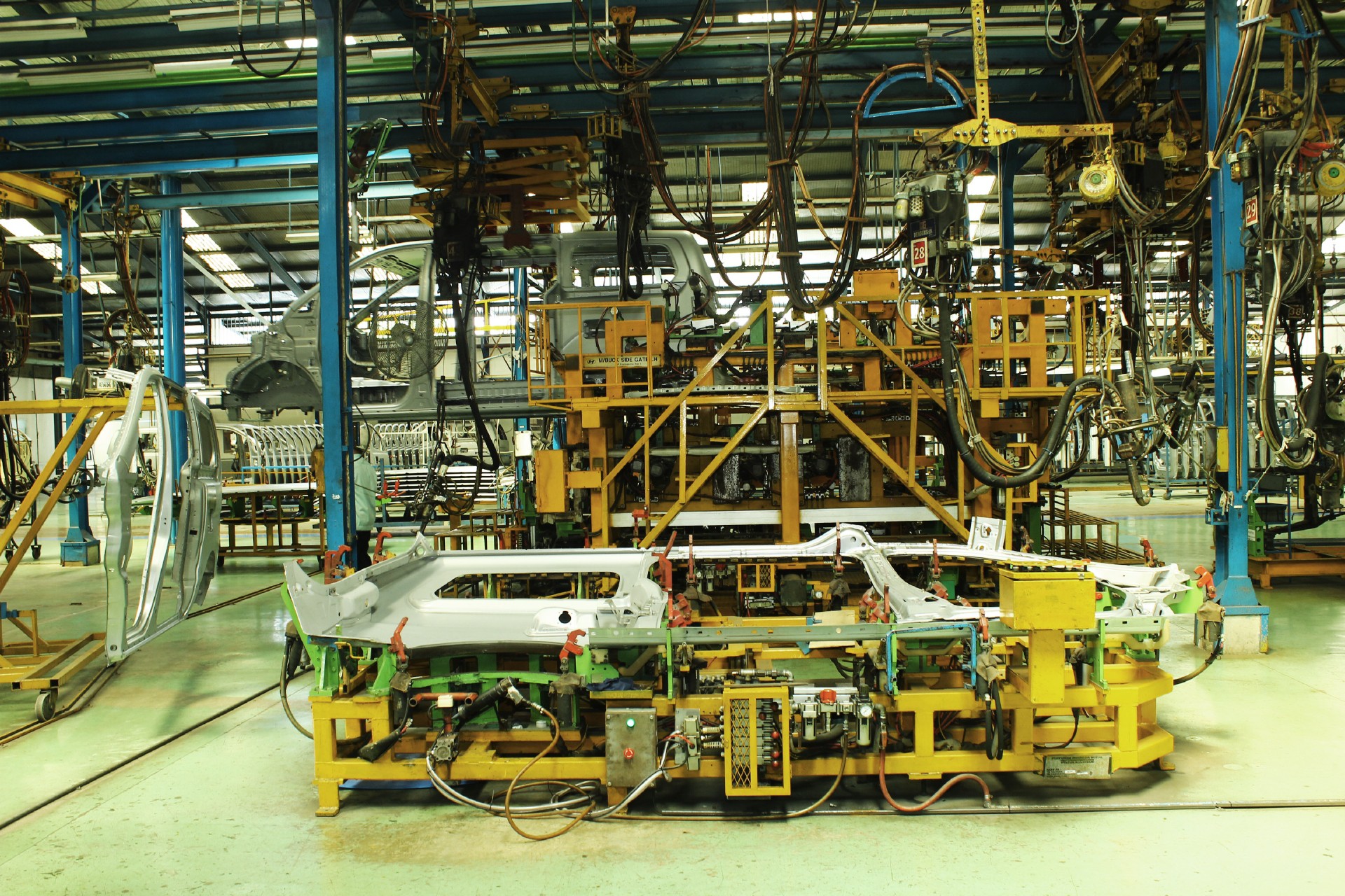 Services | Handal Indonesia Motor