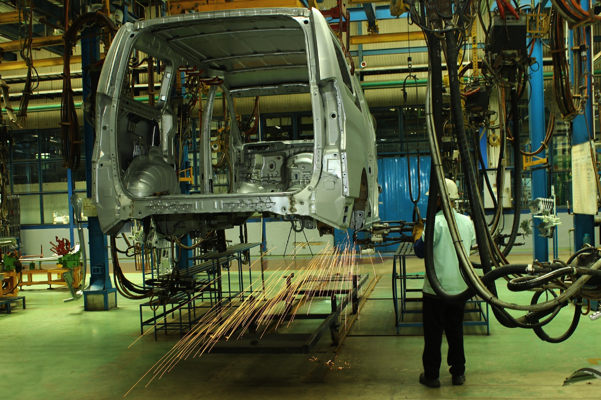 Services | Handal Indonesia Motor