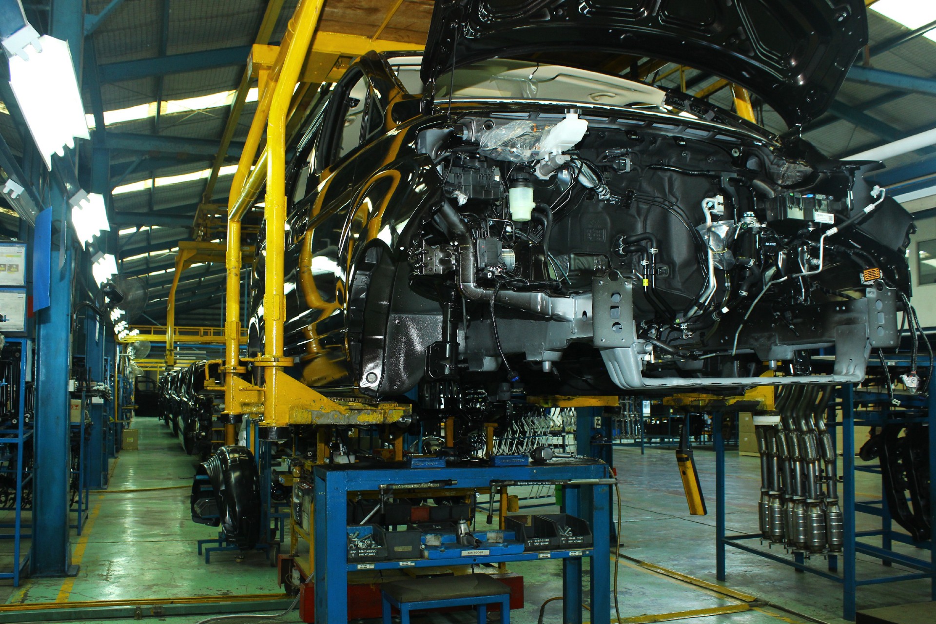 Services | Handal Indonesia Motor