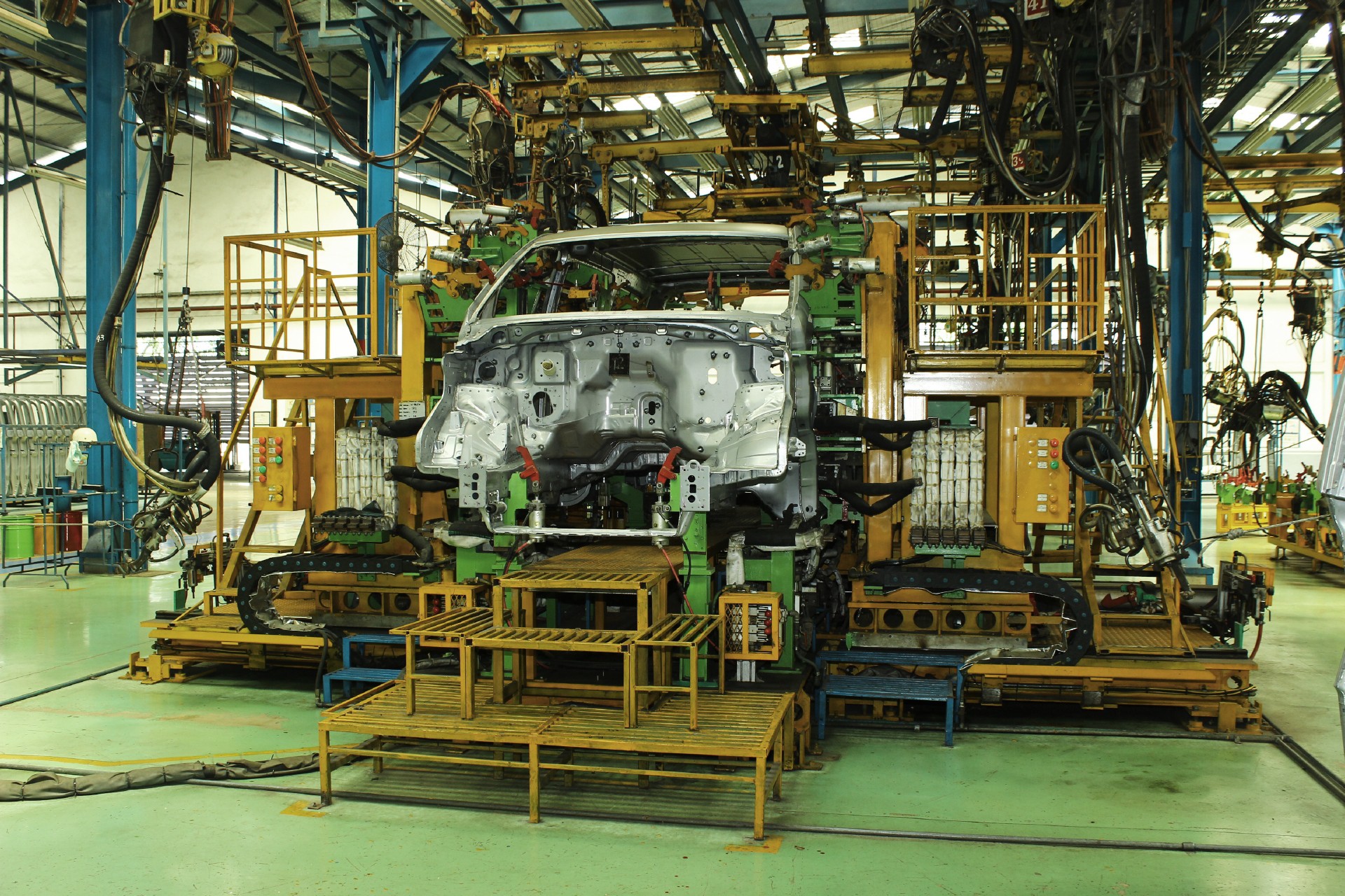 Services | Handal Indonesia Motor